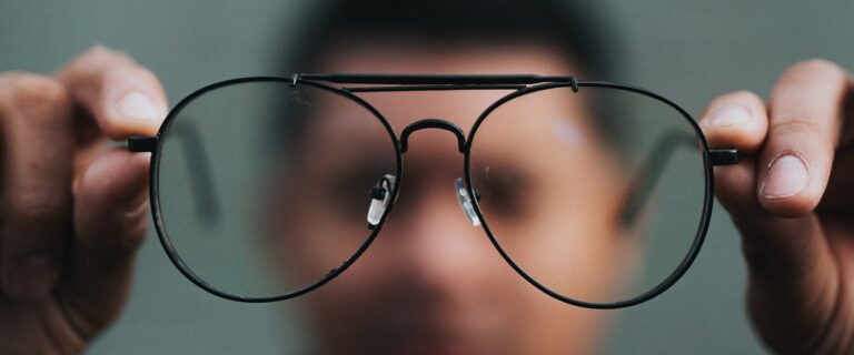 Do I need glasses? Top 9 major signs to look out for - Glasses Direct Blog